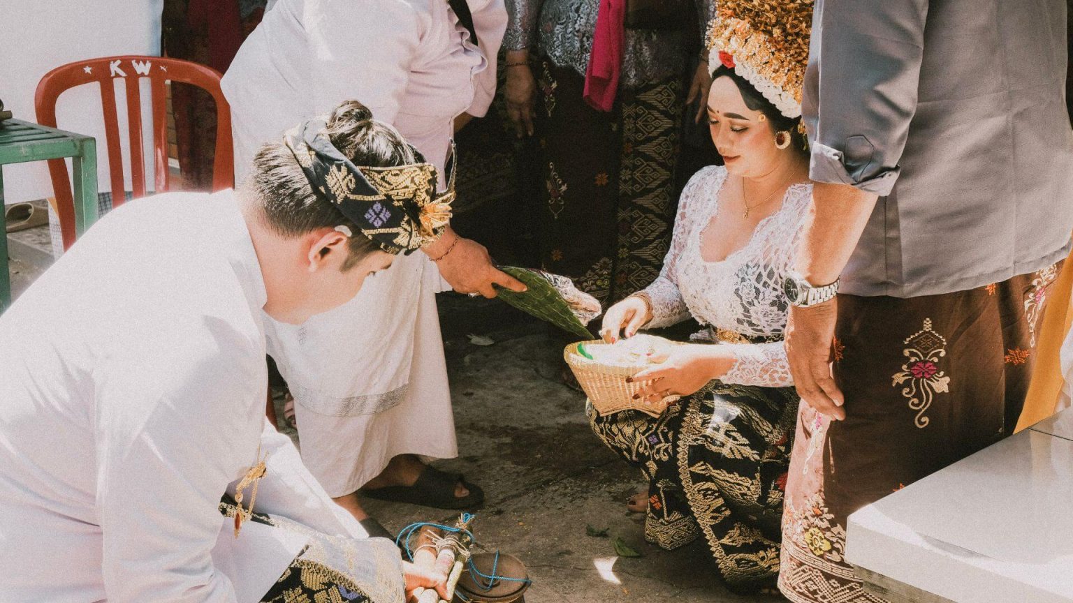 √ Inspirasi Pernikahan Adat Bali Yang Sederhana dan Bahagia