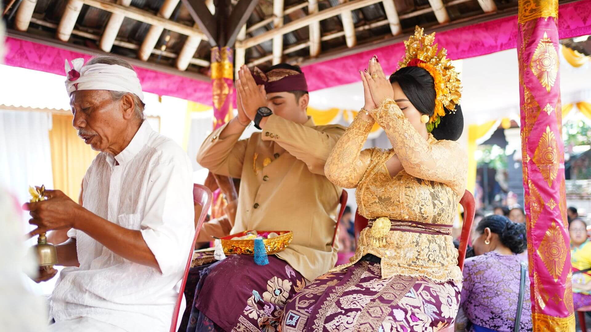 √ Inspirasi Pernikahan Adat Bali Yang Sederhana dan Bahagia