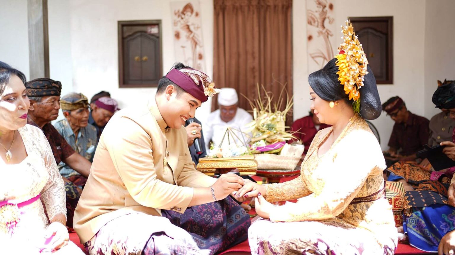 √ Inspirasi Pernikahan Adat Bali Yang Sederhana dan Bahagia