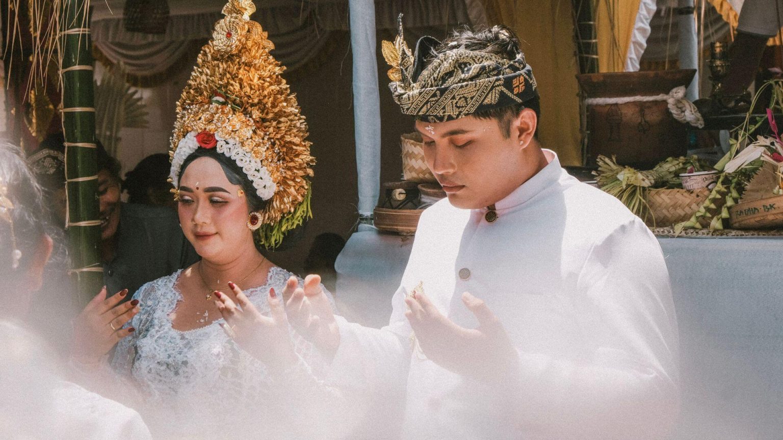 √ Inspirasi Pernikahan Adat Bali Yang Sederhana dan Bahagia